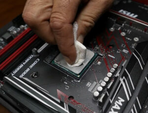 How to Clean Thermal Paste Off CPU [Step-by-Step Instructions]