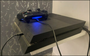 Solved: PS4 Controller Flashing White [Reasons & Fixes]